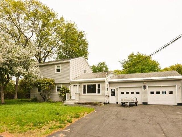 house with 3 bedroom, Sanford ME ES104295843