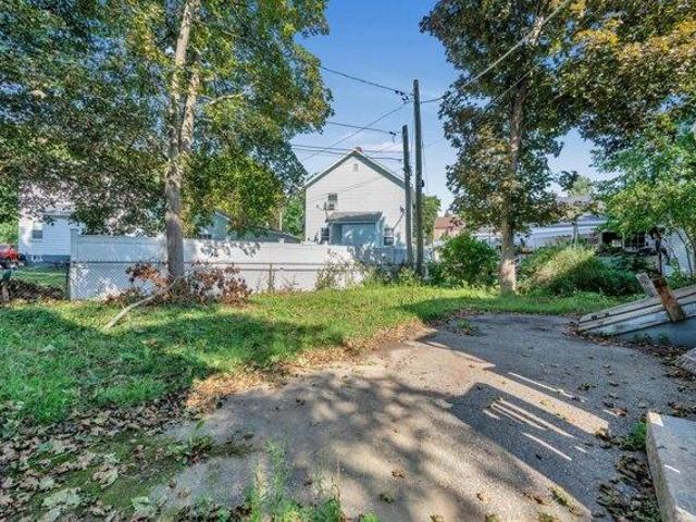 house with 3 bedroom, Sanford ME ES105117073