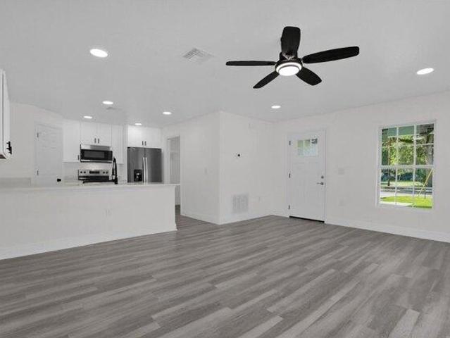 house with 3 bedroom, Sanford FL ES104903235