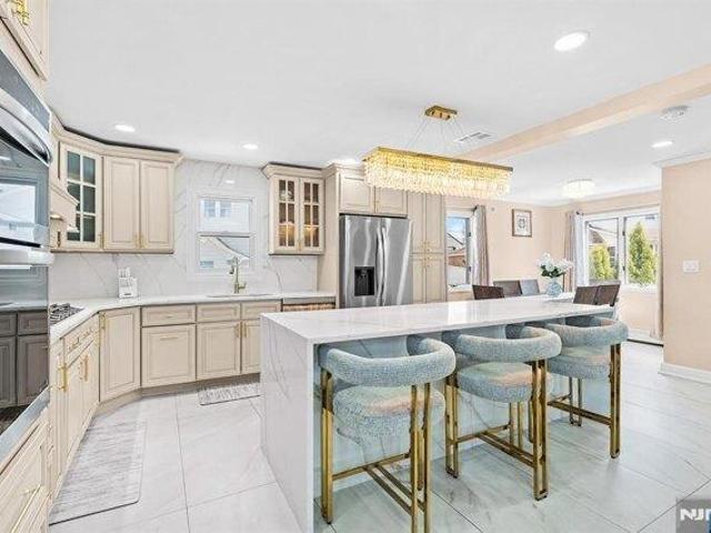 house with 3 bedroom, Saddle Brook NJ DS102584771