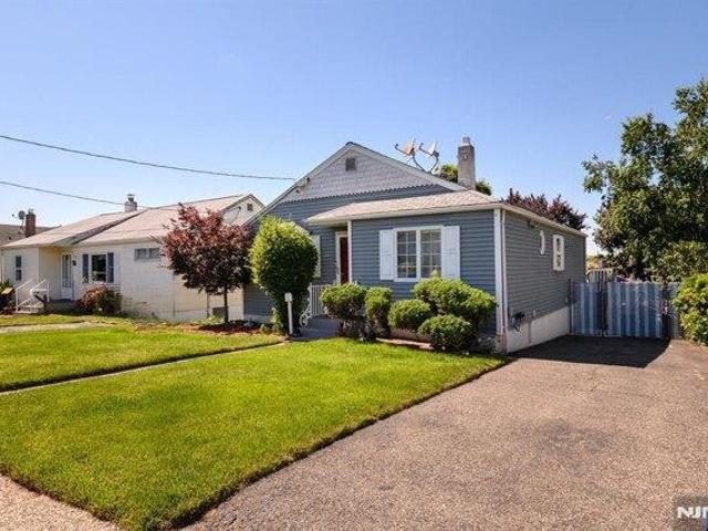 house with 3 bedroom, Saddle Brook NJ DS104374096