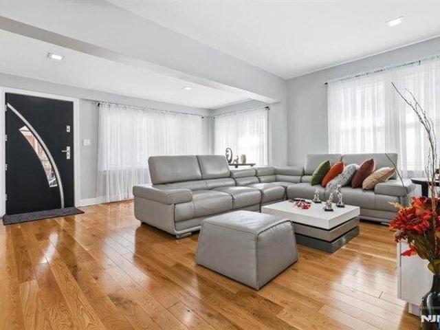 house with 3 bedroom, Saddle Brook NJ ES104567637