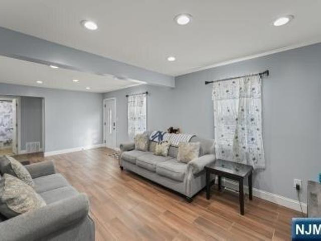 house with 3 bedroom, Saddle Brook NJ ES104569030