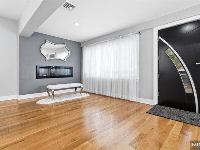 house with 3 bedroom, Saddle Brook NJ ES104808118