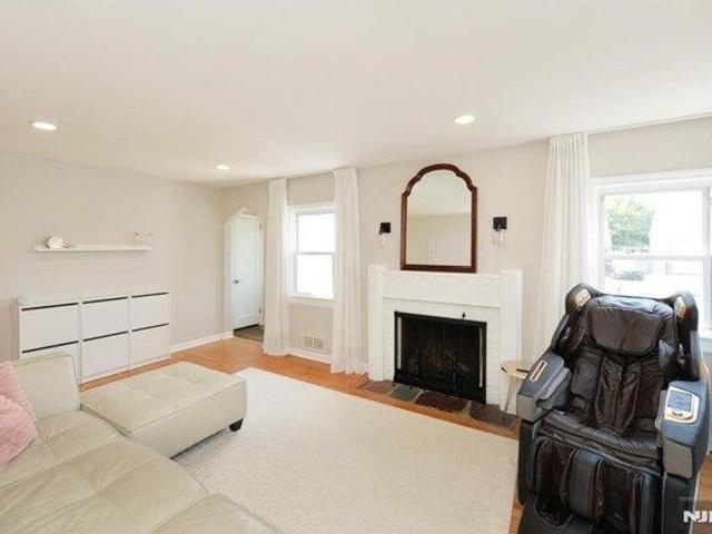 house with 3 bedroom, Saddle Brook NJ ES104836143