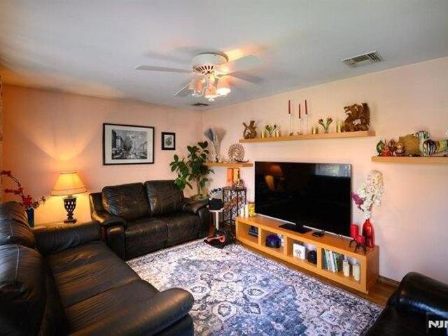 house with 3 bedroom, Saddle Brook NJ ES104851067