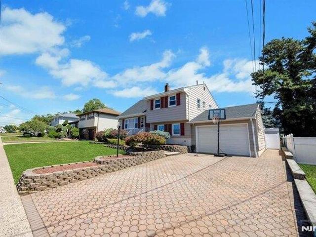 house with 3 bedroom, Saddle Brook NJ ES105141314