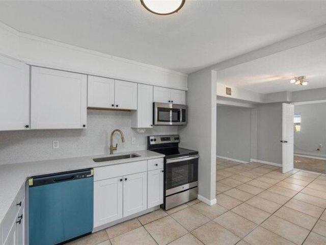 house with 3 bedroom, Saint Petersburg FL DS96244021