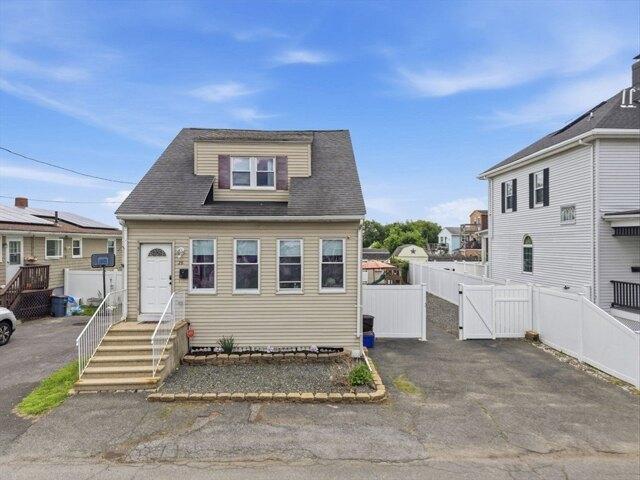house with 3 bedroom, Saugus MA DLS103075072
