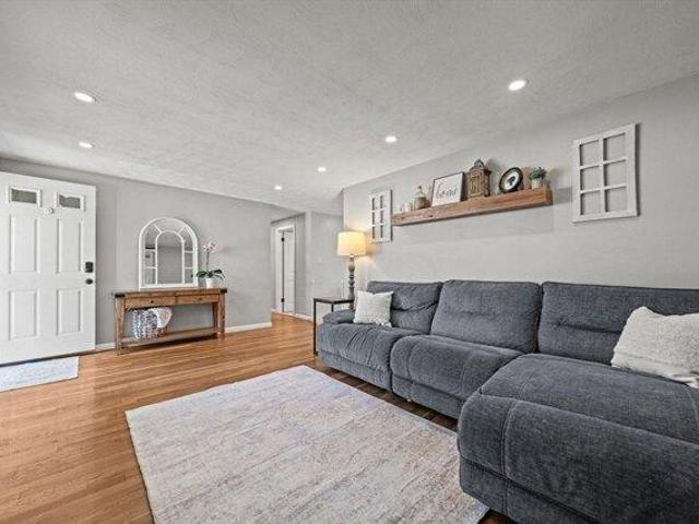 house with 3 bedroom, Saugus MA ES105141098