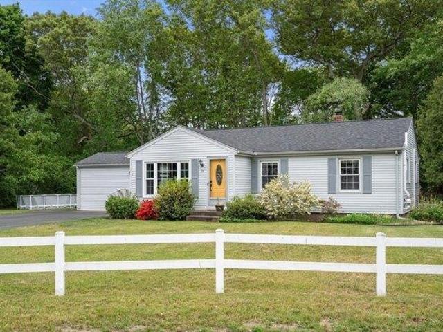 house with 3 bedroom, Seekonk MA ES104115215