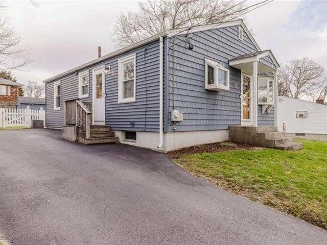 house with 3 bedroom, Seekonk MA ES104299480