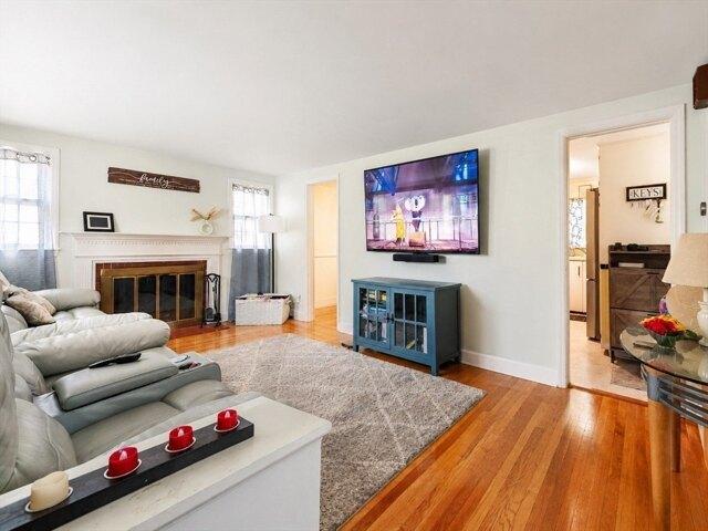 house with 3 bedroom, Seekonk MA ES104332491