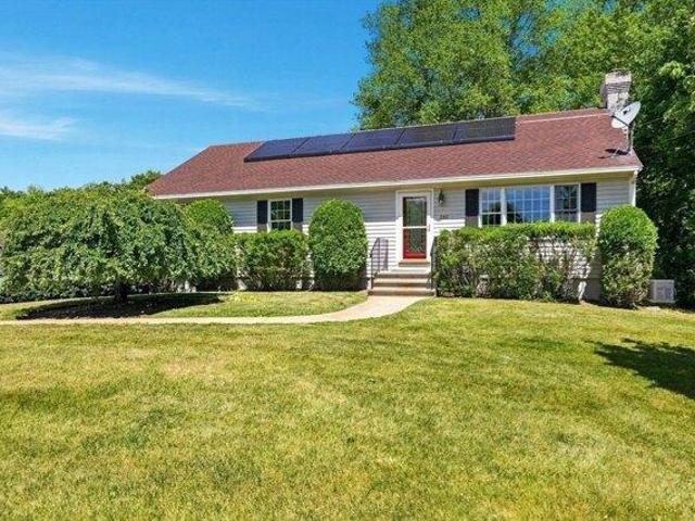 house with 3 bedroom, Seekonk MA ES104405924