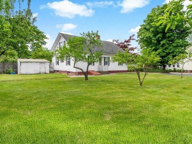 house with 3 bedroom, Seekonk MA ES103965761