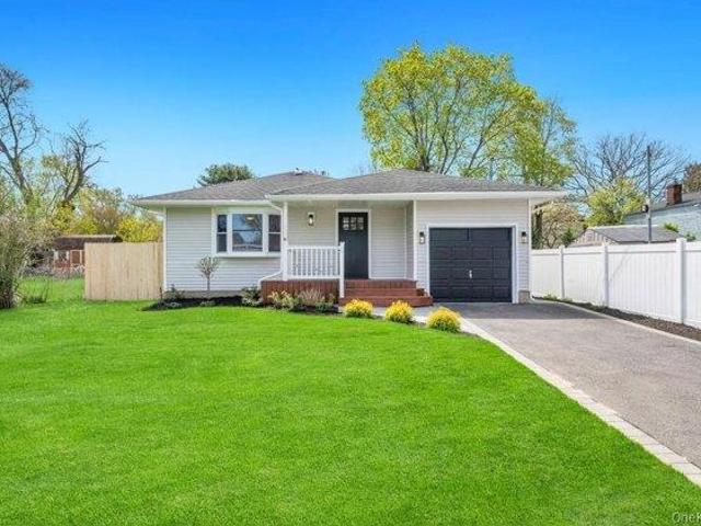 house with 3 bedroom, Selden NY ES104904027