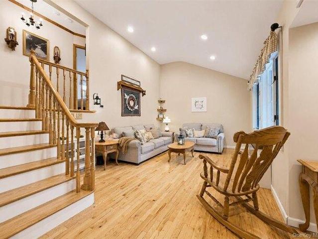 house with 3 bedroom, Selden NY ES104922183