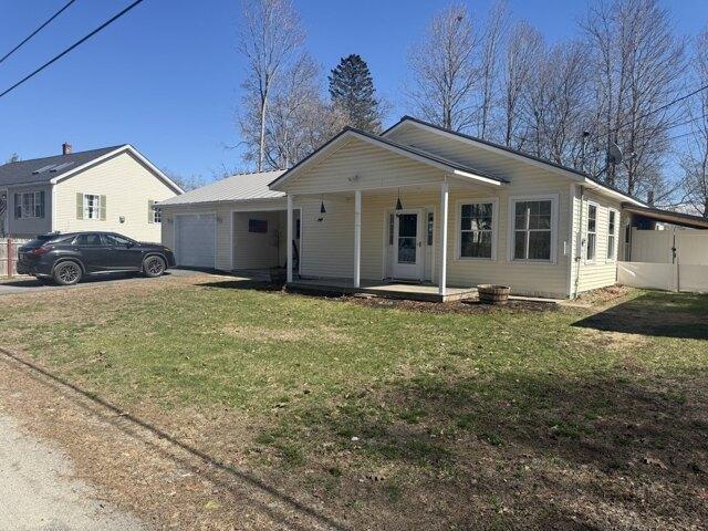 house with 3 bedroom, Skowhegan ME DS102062596