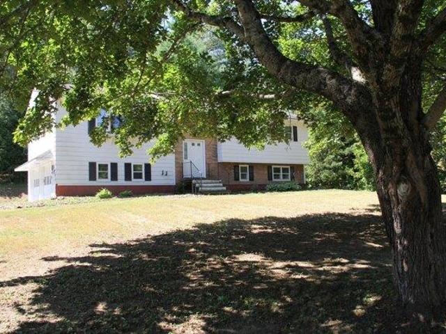 house with 3 bedroom, Skowhegan ME ES103187212