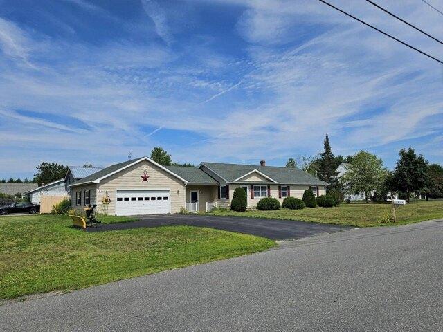 house with 3 bedroom, Skowhegan ME ES104849531