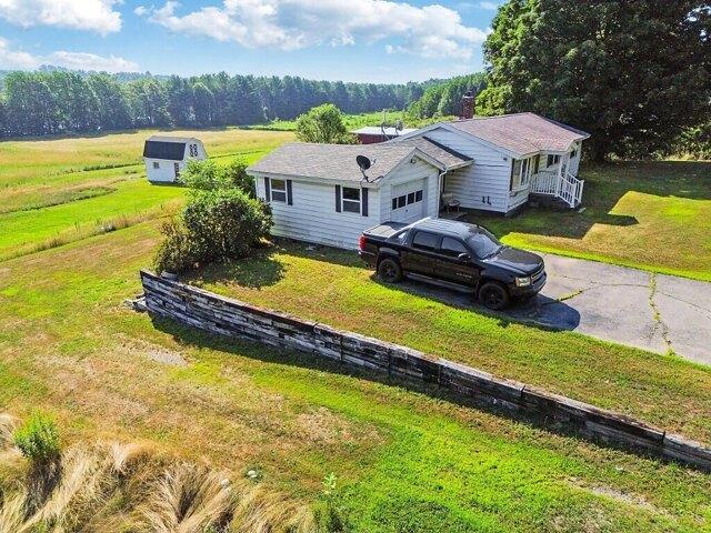 house with 3 bedroom, Skowhegan ME ES104298494