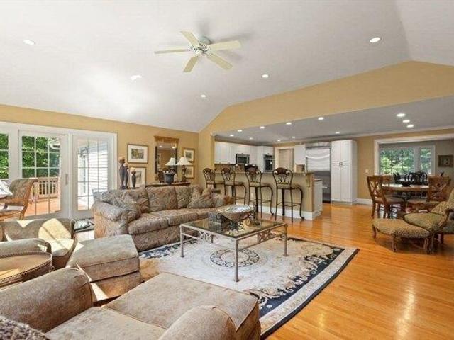 house with 3 bedroom, Sharon MA ES105123139