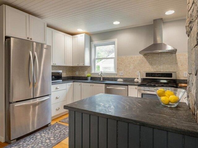 house with 3 bedroom, Shelburne VT ES104445691