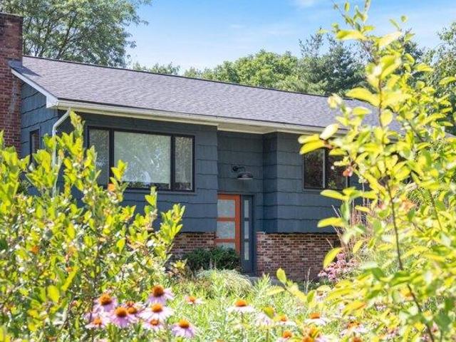 house with 3 bedroom, Shelburne VT ES105192996