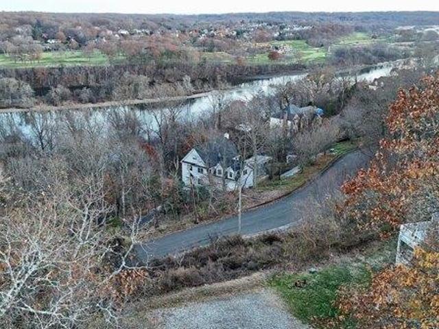 house with 3 bedroom, Shelton CT DLS102063756