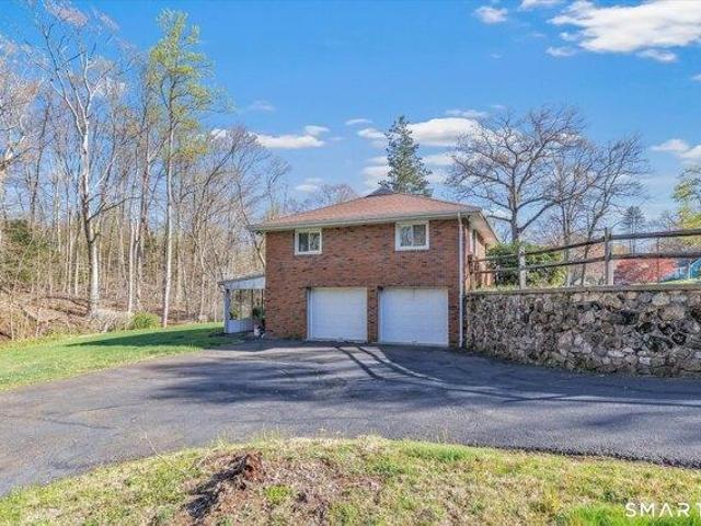 house with 3 bedroom, Shelton CT DLS102776185