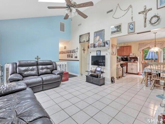 house with 3 bedroom, Shelton CT ES104850174