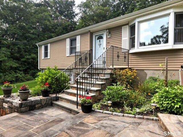 house with 3 bedroom, Shelton CT ES105114516