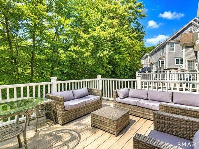 house with 3 bedroom, Shelton CT ES105124792