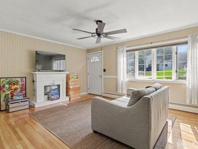 house with 3 bedroom, Shelton CT ES105126427