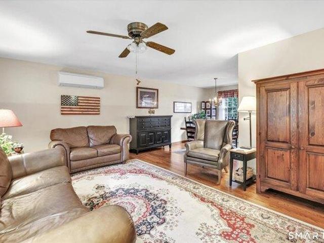 house with 3 bedroom, Shelton CT ES105140179