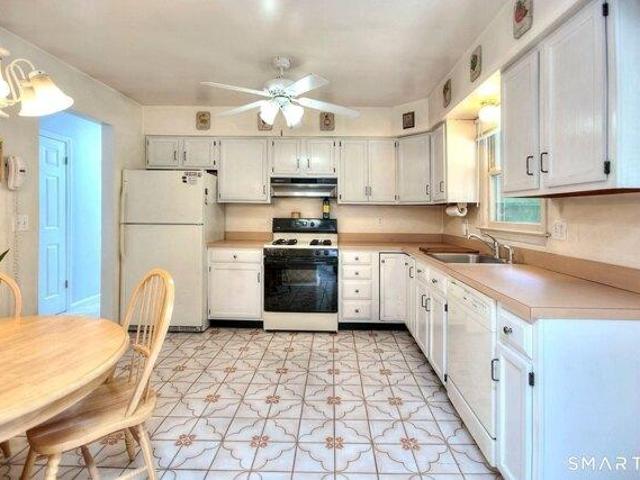 house with 3 bedroom, Shelton CT ES105141840