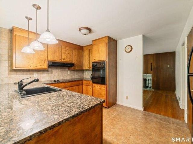 house with 3 bedroom, Shelton CT ES105172460
