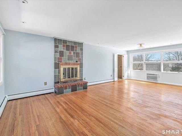 house with 3 bedroom, Shelton CT ES103437816