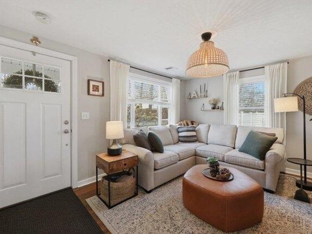 house with 3 bedroom, Shrewsbury MA DLS103017817