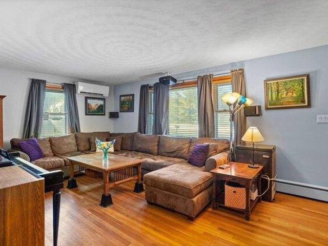 house with 3 bedroom, Shrewsbury MA ES104791618