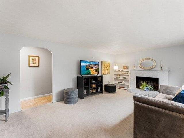 house with 3 bedroom, Shrewsbury MA ES104833454
