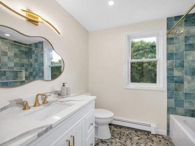 house with 3 bedroom, Shrewsbury MA ES104850035