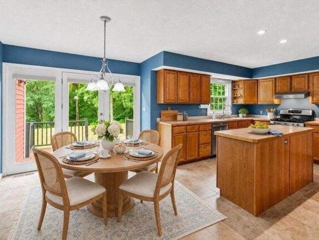 house with 3 bedroom, Shrewsbury MA ES105060645