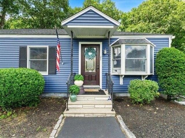 house with 3 bedroom, Shrewsbury MA ES105139964