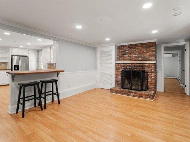 house with 3 bedroom, Shrewsbury MA ES105192660