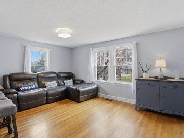 house with 3 bedroom, Shrewsbury MA ES103500282