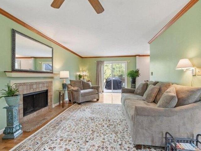 house with 3 bedroom, Shrewsbury MA ES103709740