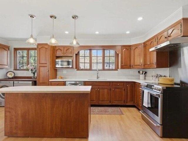 house with 3 bedroom, Shrewsbury MA ES103773986