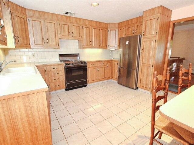 house with 3 bedroom, Shrewsbury MA ES103806971