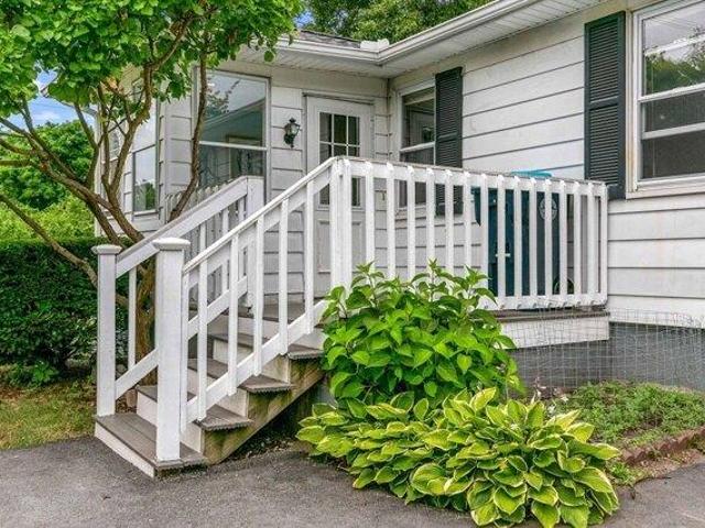 house with 3 bedroom, Shrewsbury MA ES103849374